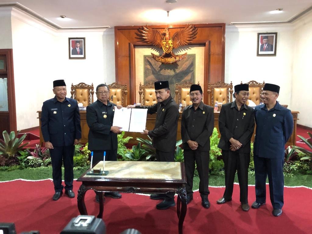 Rapat Paripurna Terakhir DPRD Tulungagung Dengan Bupati Maryoto Tahun ...